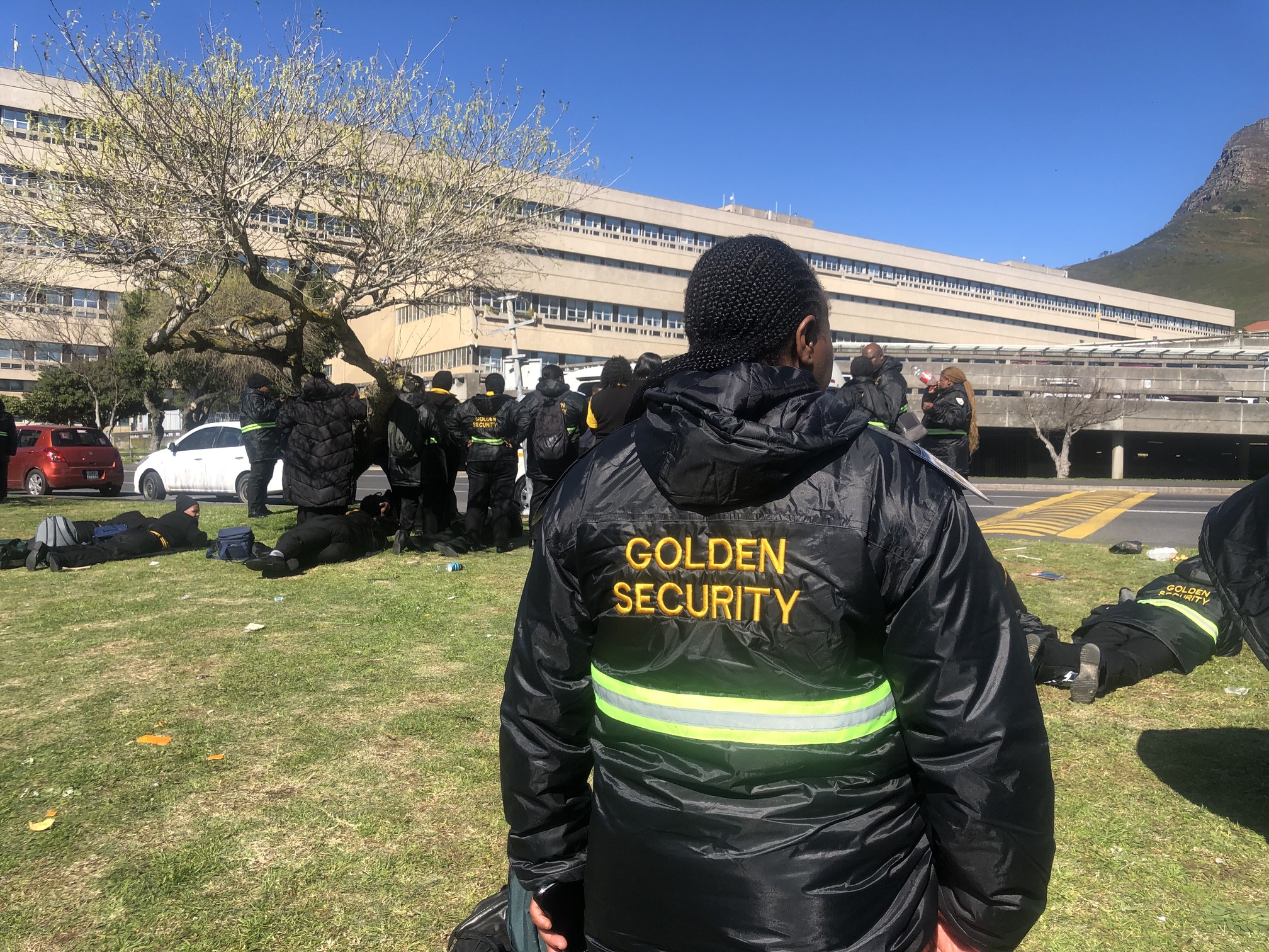 Security guards picket at Groote Schuur Hospital | GroundUp